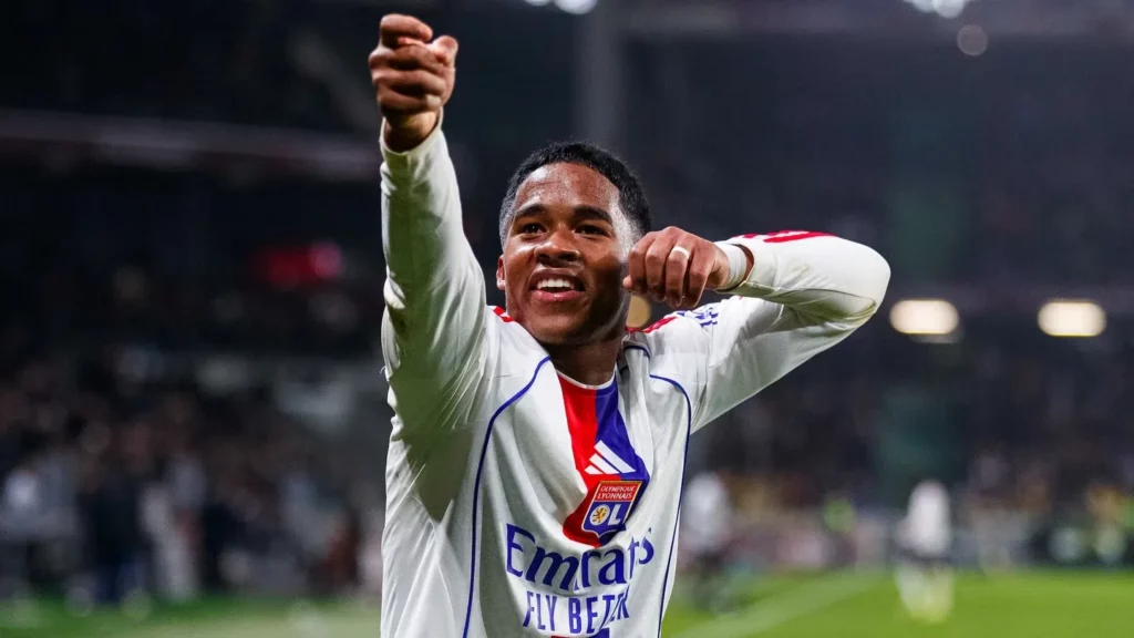 Endrick enchaîne les buts et rejoint les légendes de l’OL
